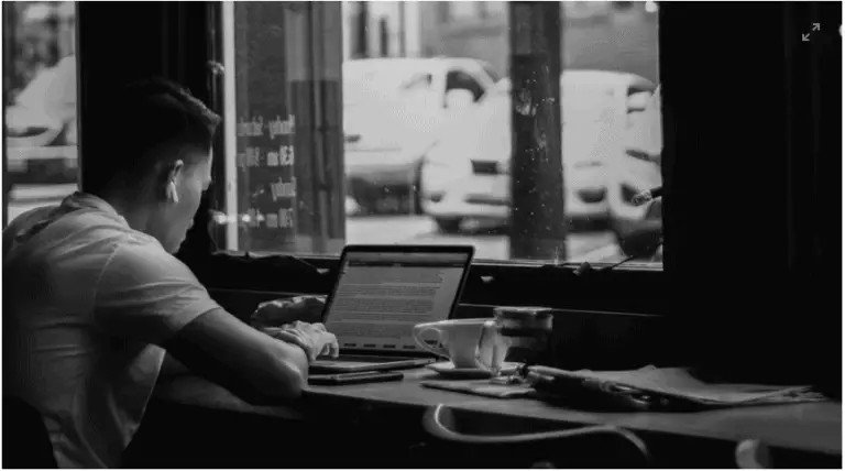 What is Editor at Large?- Salary and How to become?